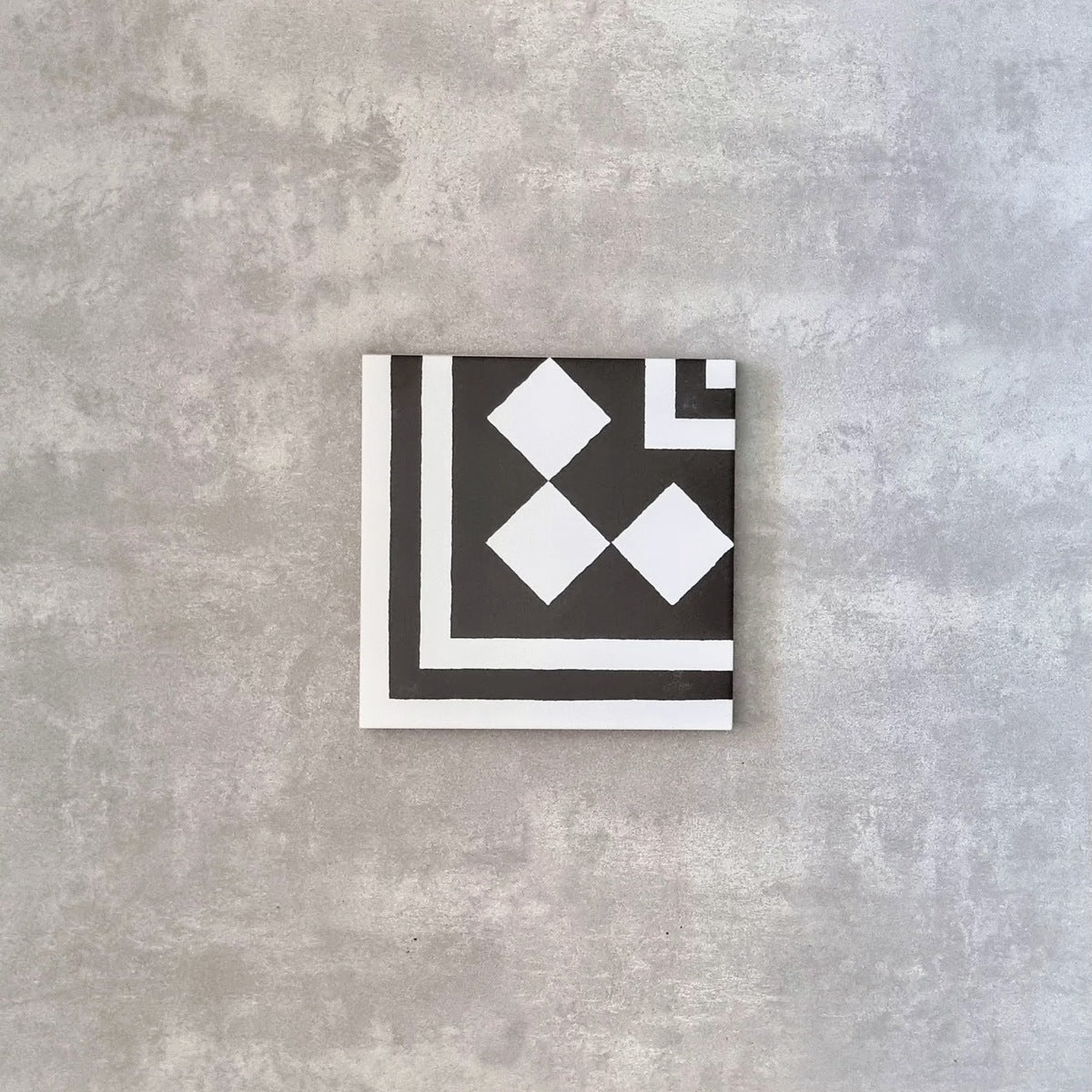 Maison Victorian White / Black Corner 20cm x 20cm — Artisan Ceramica